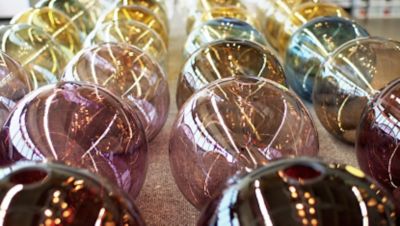 Are Glass Colors on the Website Accurate?